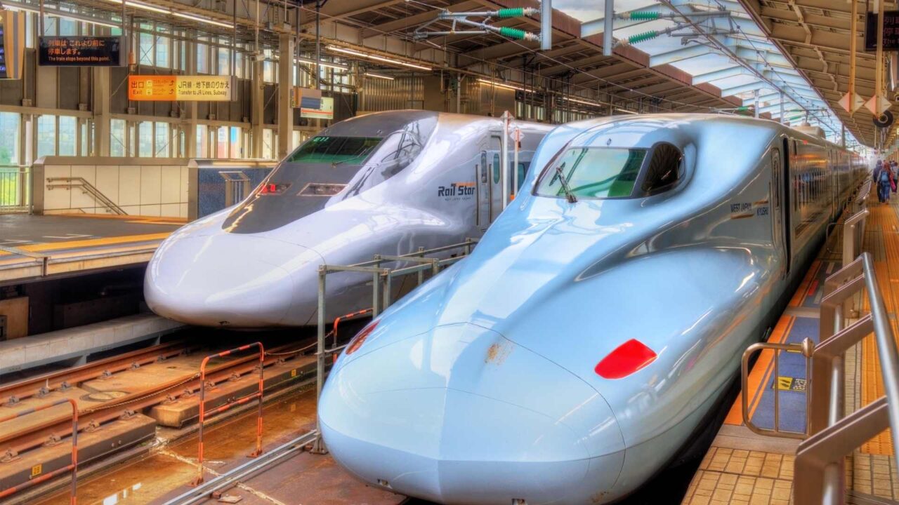 Trains japonais Shinkansen : efficacité.